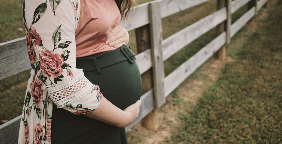 В России назначили первый штраф за склонение к аборту | Эксперт